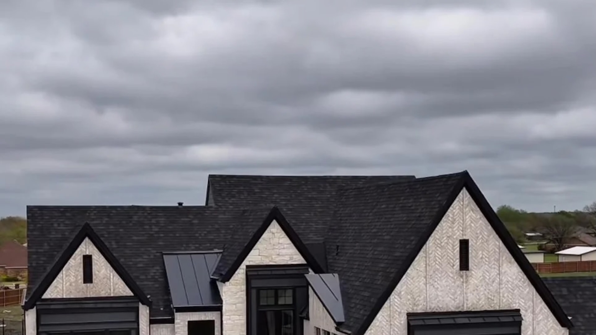 Photos of mansion with 'bizarre' design spark backlash: 'Looks like something an evil person ...