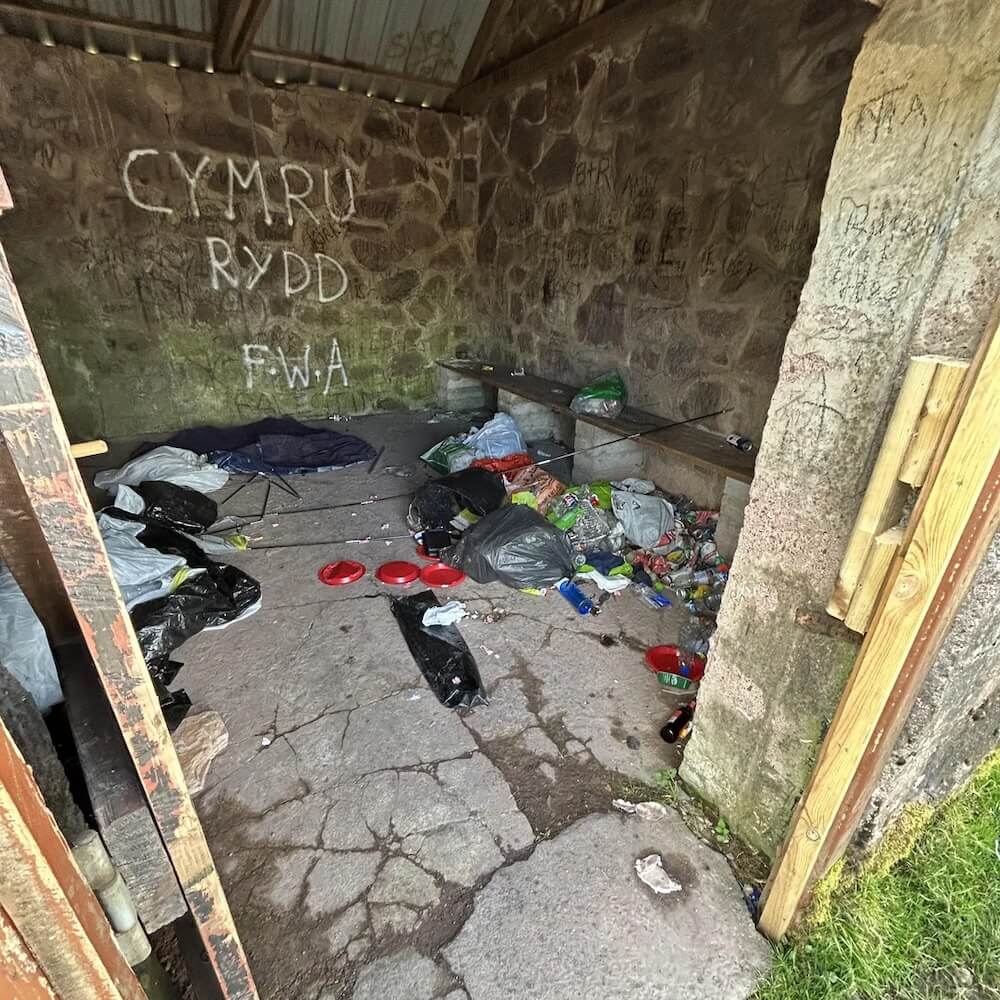 Hiker shares sickening scene captured at illegal campsite along route ...