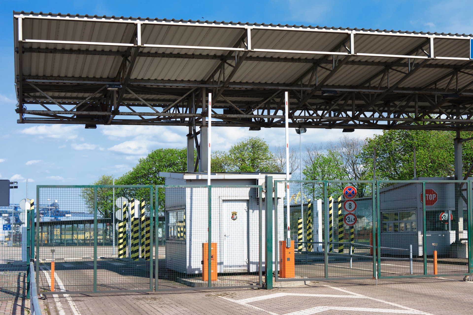 Officials make disturbing discovery while inspecting truck at border ...