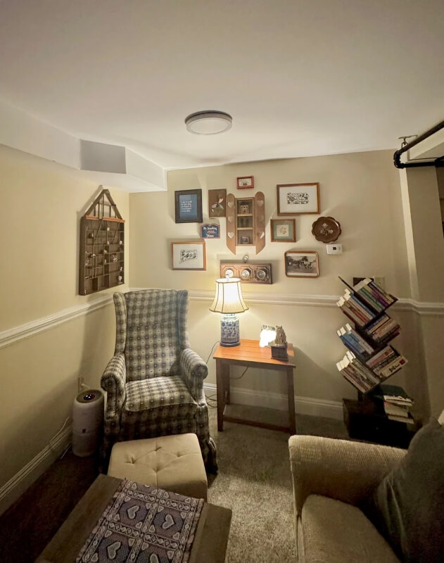 Passerby thrilled after finding unique items left out for free on curb ...