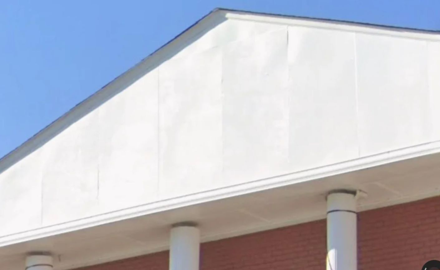 Passerby sparks outrage with before-and-after photos of baffling home ...