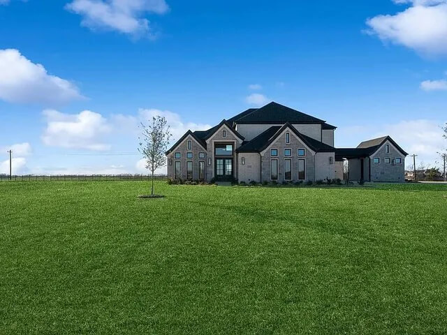 Photos of depressing mansion on sale for $1.3 million spark outrage ...