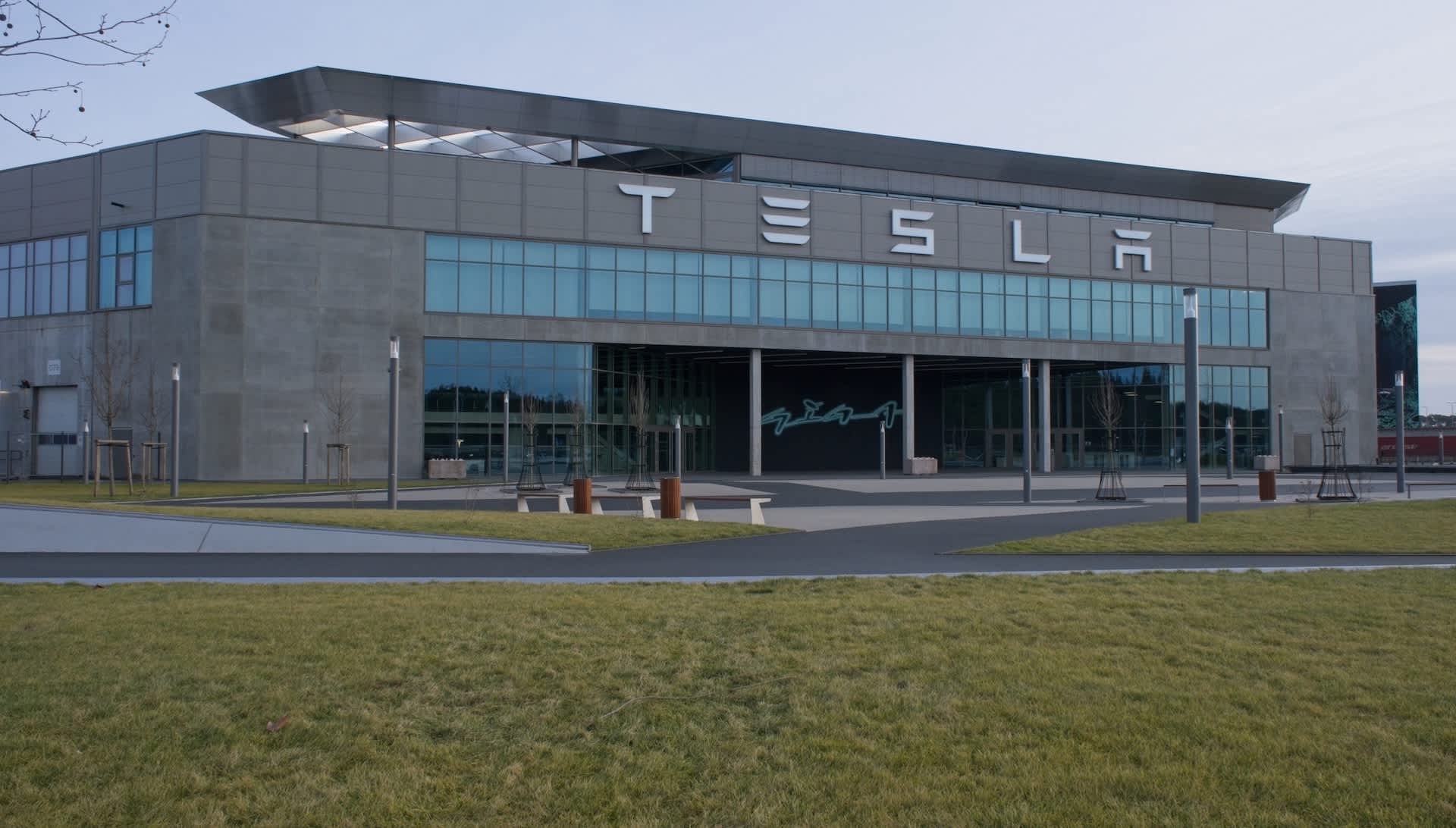 Tesla makes surprising donation that could be game changer for first ...