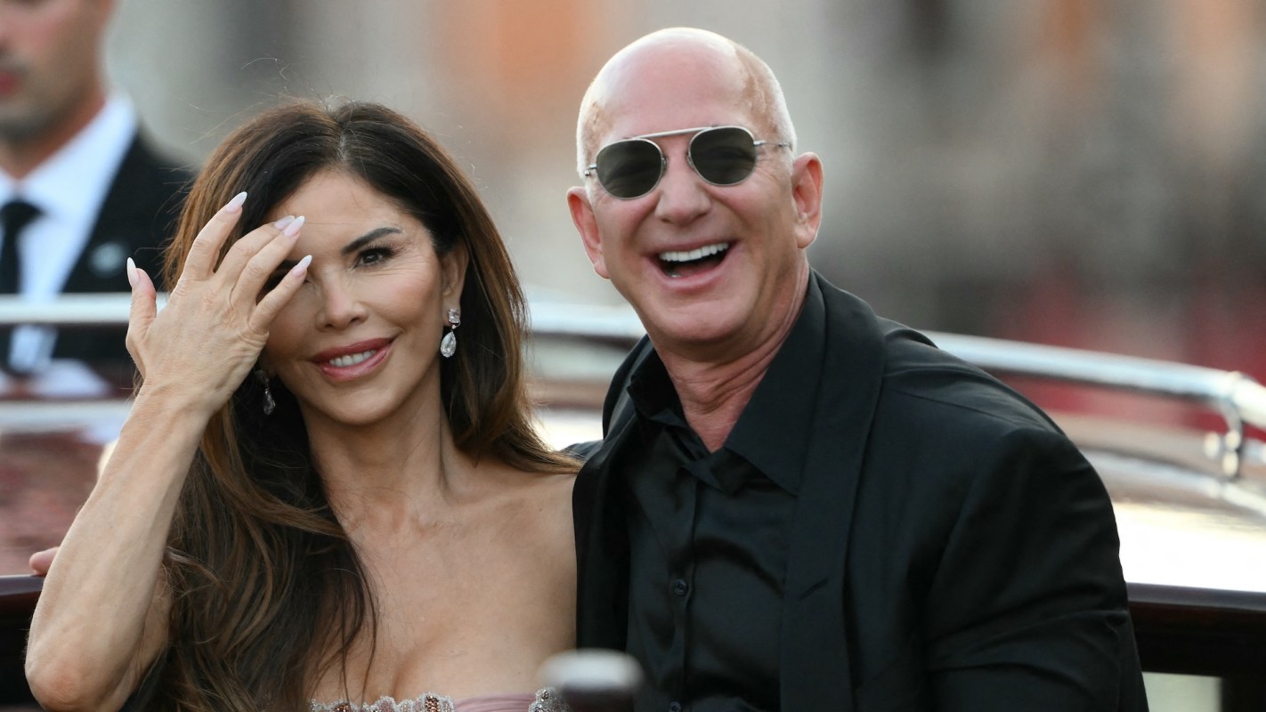 Newly surfaced aerial photos of Jeff Bezos' $175 million mansion leaves ...