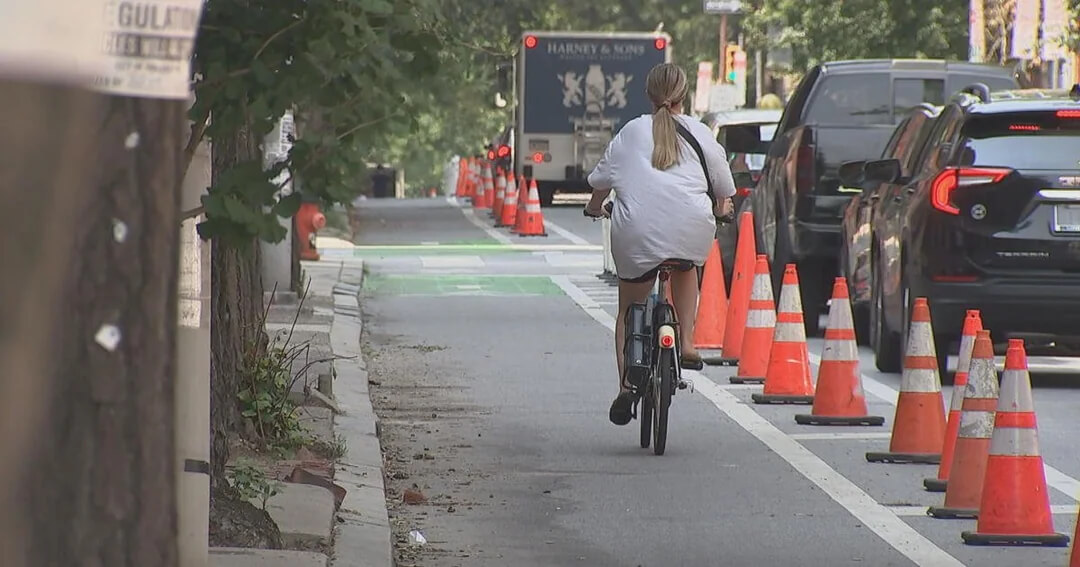 Onlookers dismayed over failure to ticket car parked in bike lane ...