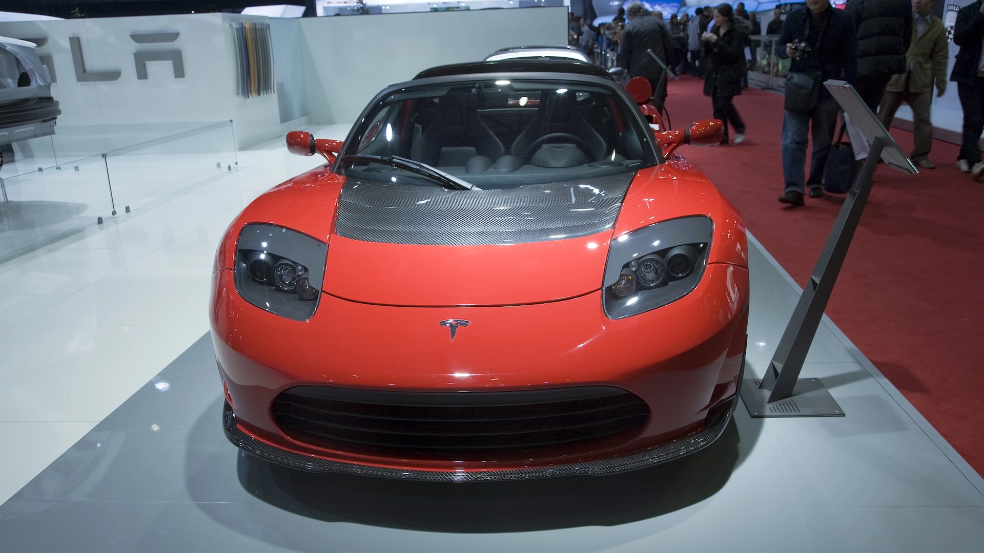 Elon Musk sparks backlash over brash claim about new Tesla Roadster ...