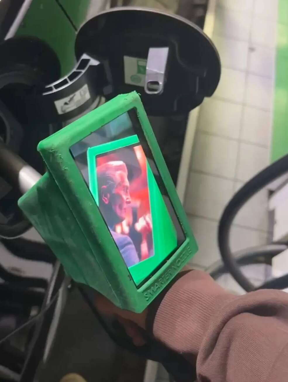 Driver shares photo of frustrating experience while pumping gas: 'I'd ...