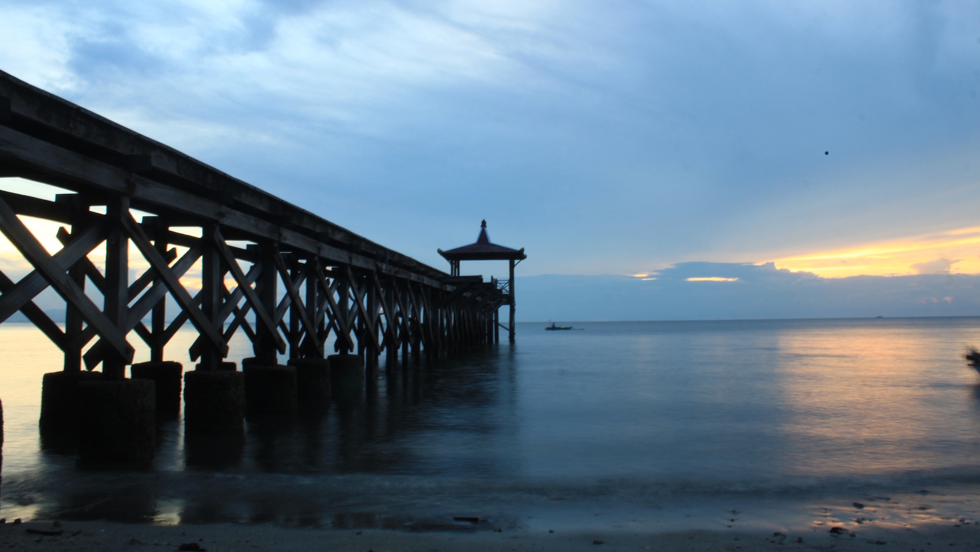 Indonesia's $80 billion giant sea wall is meant to save Java, but ...