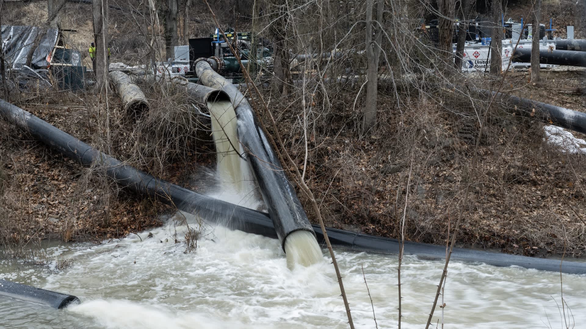 Congress grills officials over sewage collapse blamed for one of the ...