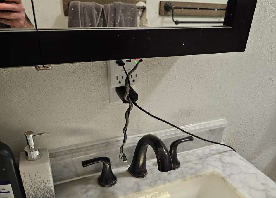 Colorado resident almost grabs bathroom light cord before spotting a ...
